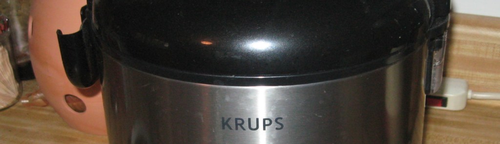 Rice-cooker pasta with tomato sauce | a-single-serving.com